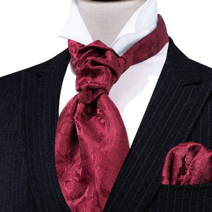🎩 Sophisticated Gentlemen - Silk Ties For The Modern Man